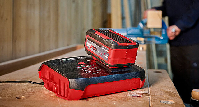 Batterie et chargeur dans un kit de démarrage pratique | Einhell.fr